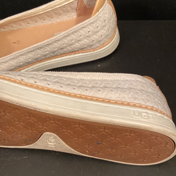 UGG | Shoes | Ugg White Texture Textile Flat Shoes Tan Trim Sz 7 | Poshmark